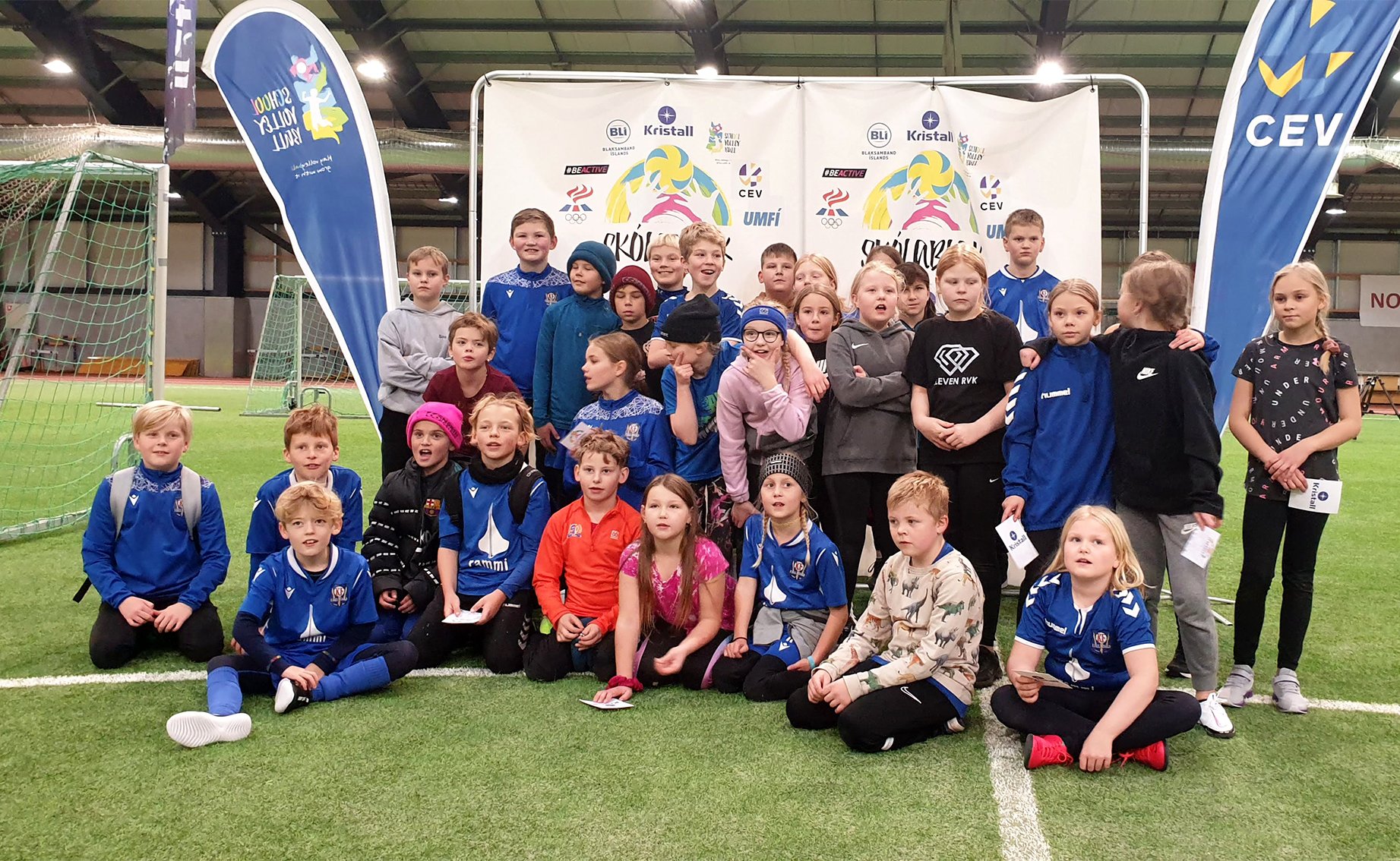 Um 400 krakkar skemmtu sér í Skólablaki | akureyri.net