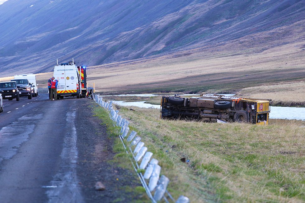 Búið að flytja fimm slasaða til Reykjavíkur – vegurinn lokaður fram ...