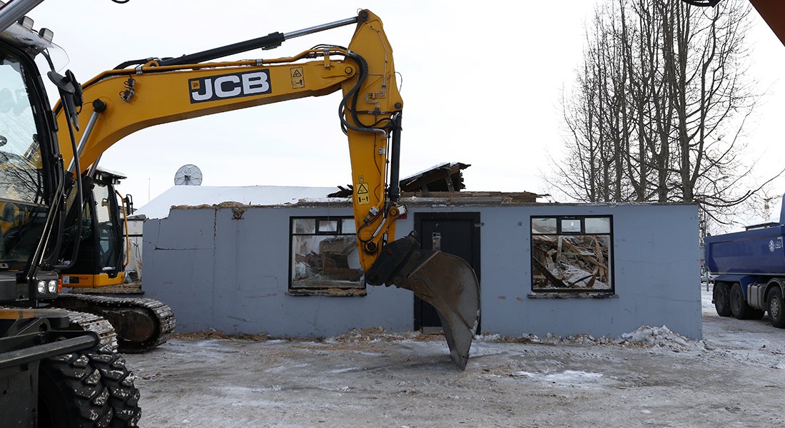 „Gamli, góði“ Allinn jafnaður við jörðu | akureyri.net