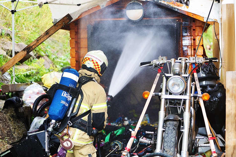 Eldur kviknaði í skúr við hús í Innbænum | akureyri.net