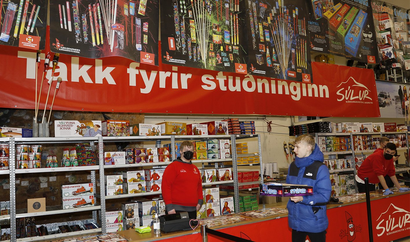 Reksturinn stendur og fellur með flugeldasölu | akureyri.net