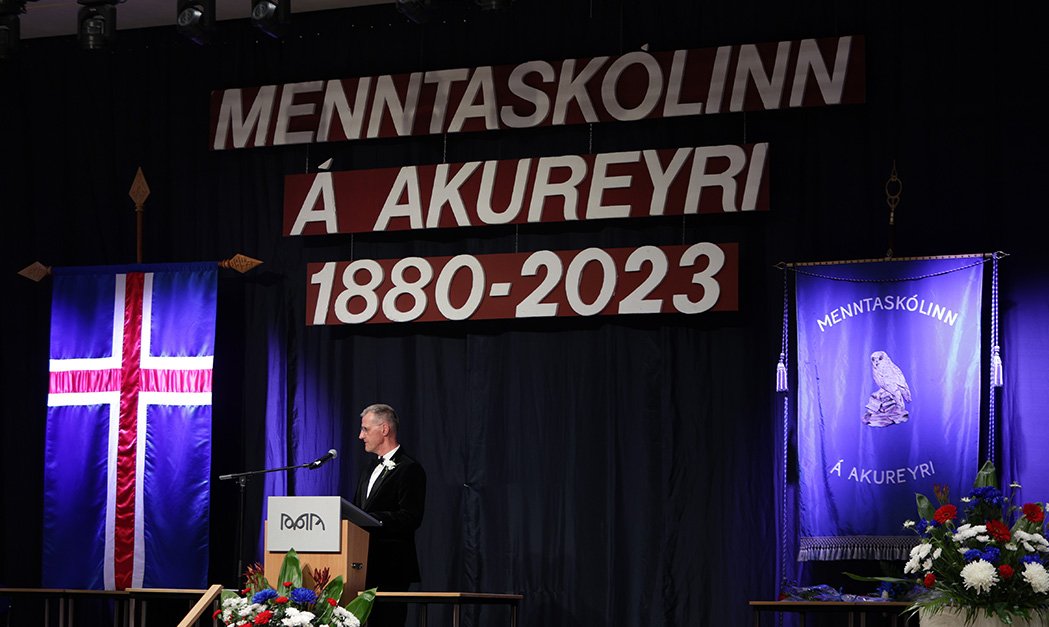 156 stúdentar brautskráðir úr MA | akureyri.net