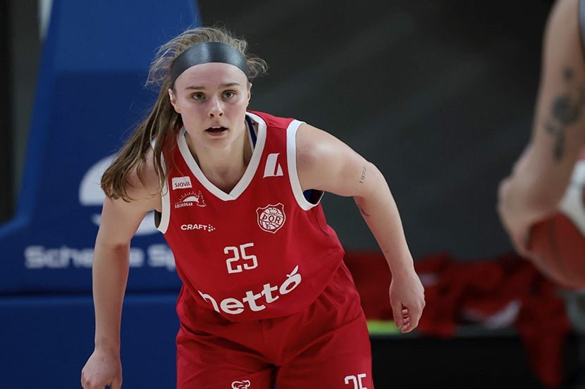 Sektað fyrir ranga liti á hárbandi og sokkum | akureyri.net