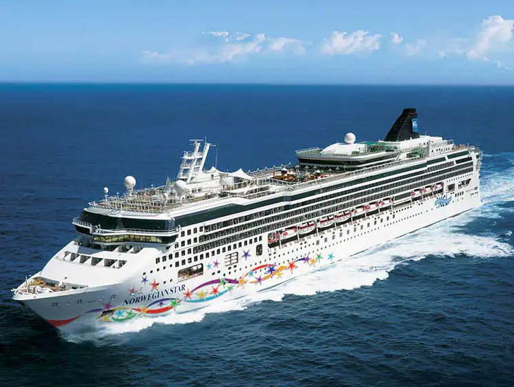 Þrjú skip við Pollinn og eitt í Hrísey | akureyri.net