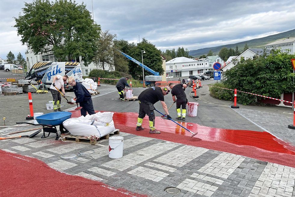 Rautt og rólegt í Oddeyrargötunni | akureyri.net
