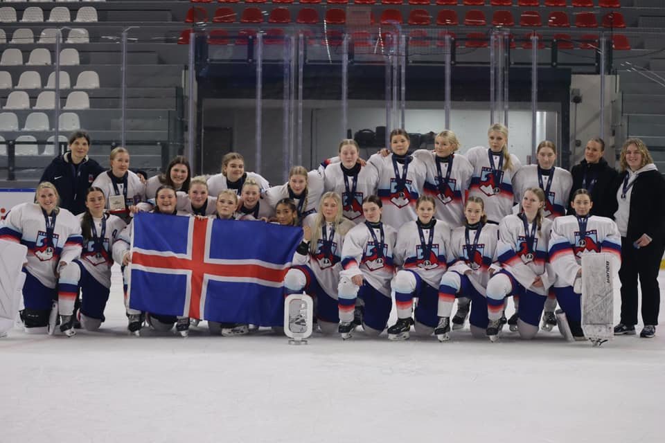 Hokkístelpurnar í U18 unnu silfurverðlaun | akureyri.net